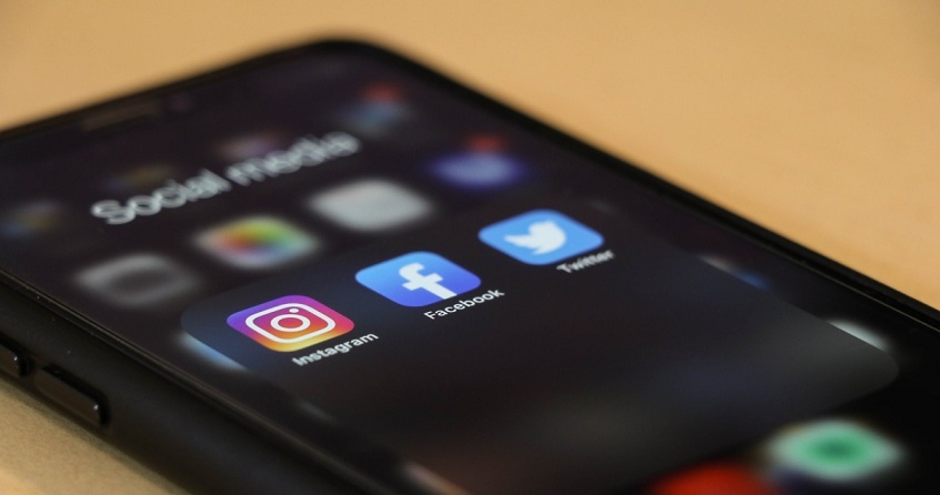 Facebook vs Twitter vs Instagram, Which one you should Use? | TechGnext.Com